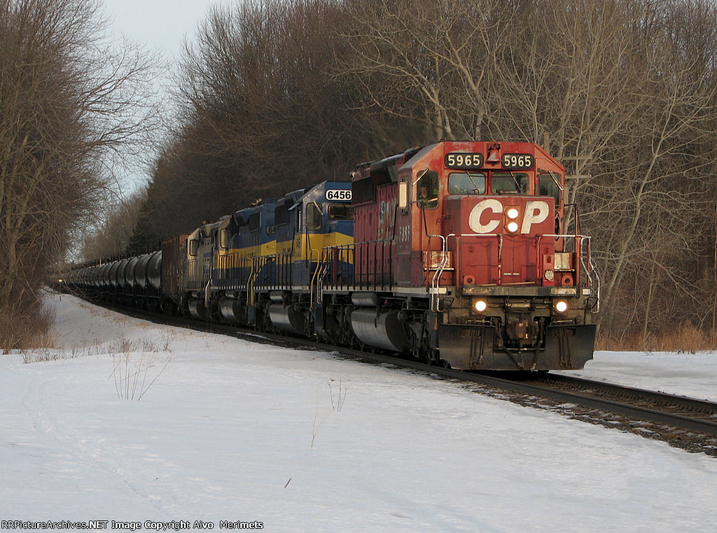 Westbound ethanol at Mile 106 Galt Sub.